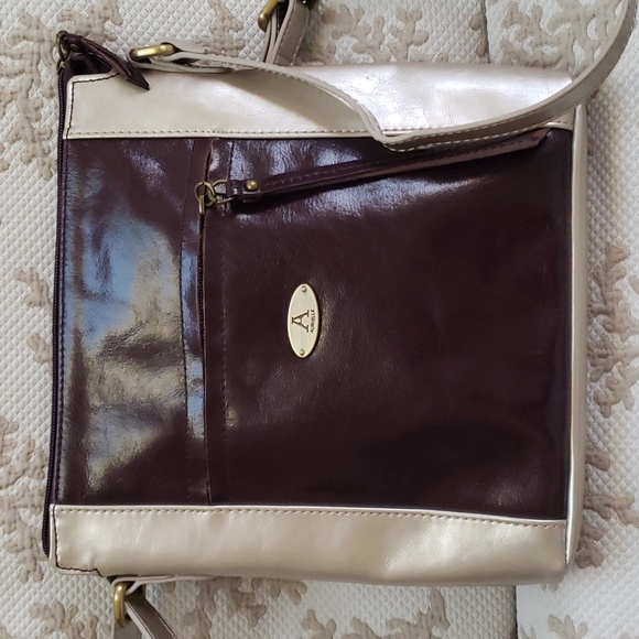 Aurielle Carryland | Bags | Aurielle Leather By Carryland Womens ...